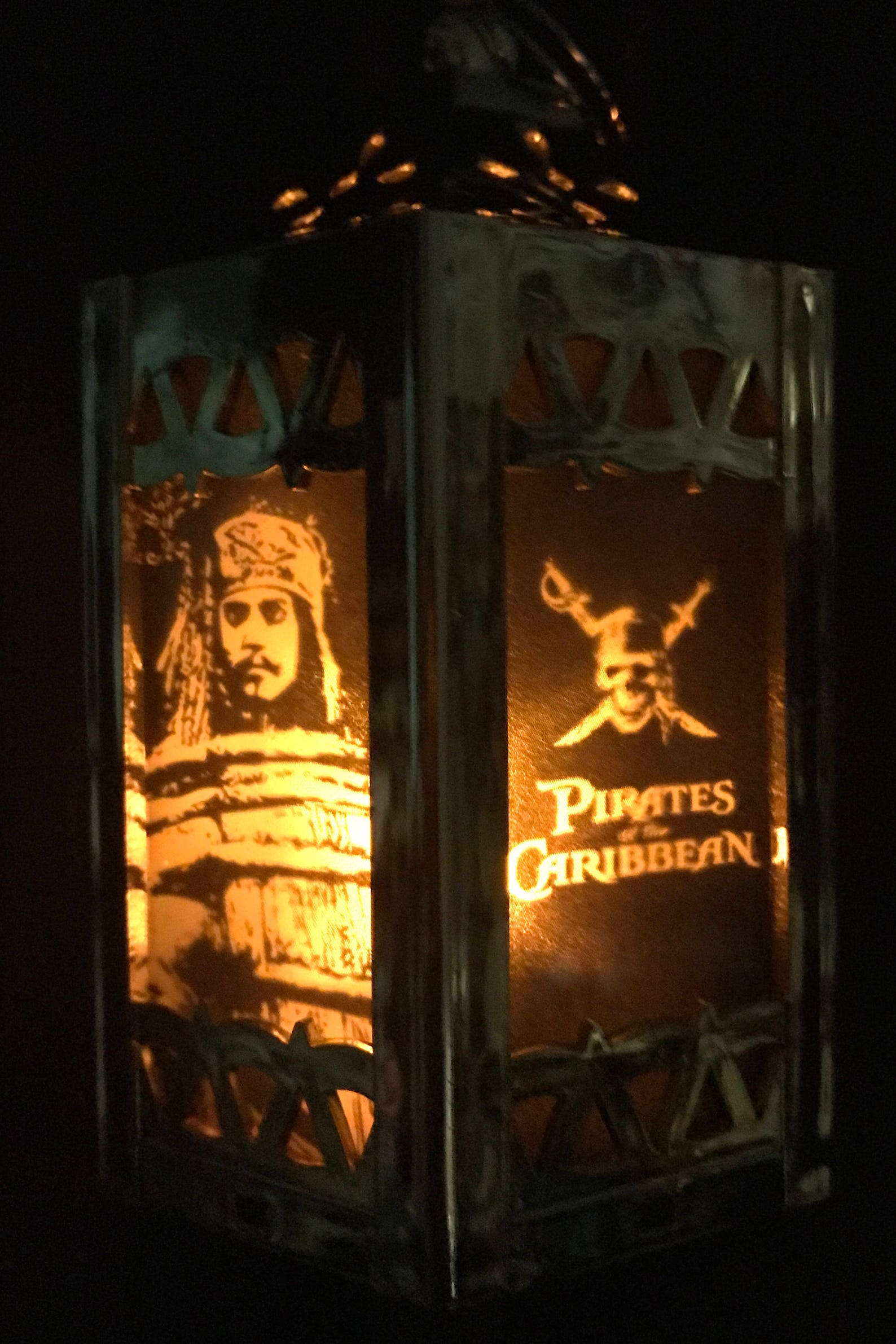 Pirates of the Caribbean Ride Inspired Battery-operated Plastic Mini ...