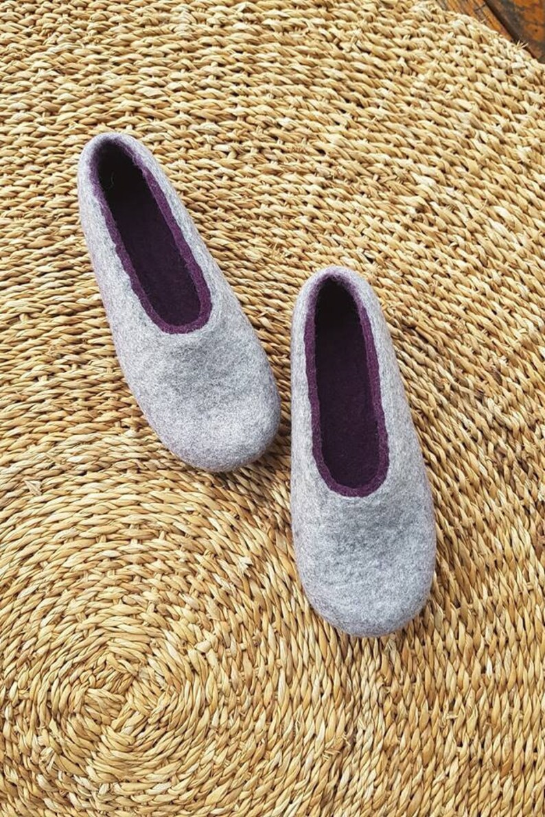 Felt slippers made of pure sheep wool Home shoes Wool clogs | Etsy