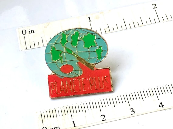 Planet Earth pin, with "Planete plus" ribbon, paint p… - Gem