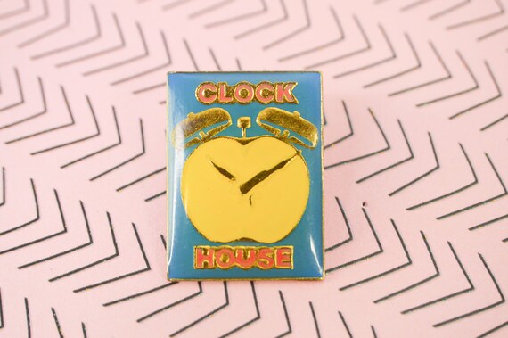 Vintage alarm clock pin, "clock house" clock, everyda… - Gem