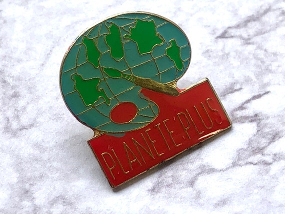 Planet Earth pin, with "Planete plus" ribbon, paint p… - Gem