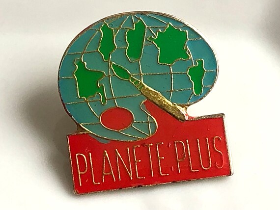 Planet Earth pin, with "Planete plus" ribbon, paint p… - Gem