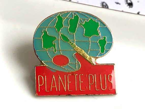 Planet Earth pin, with "Planete plus" ribbon, paint p… - Gem