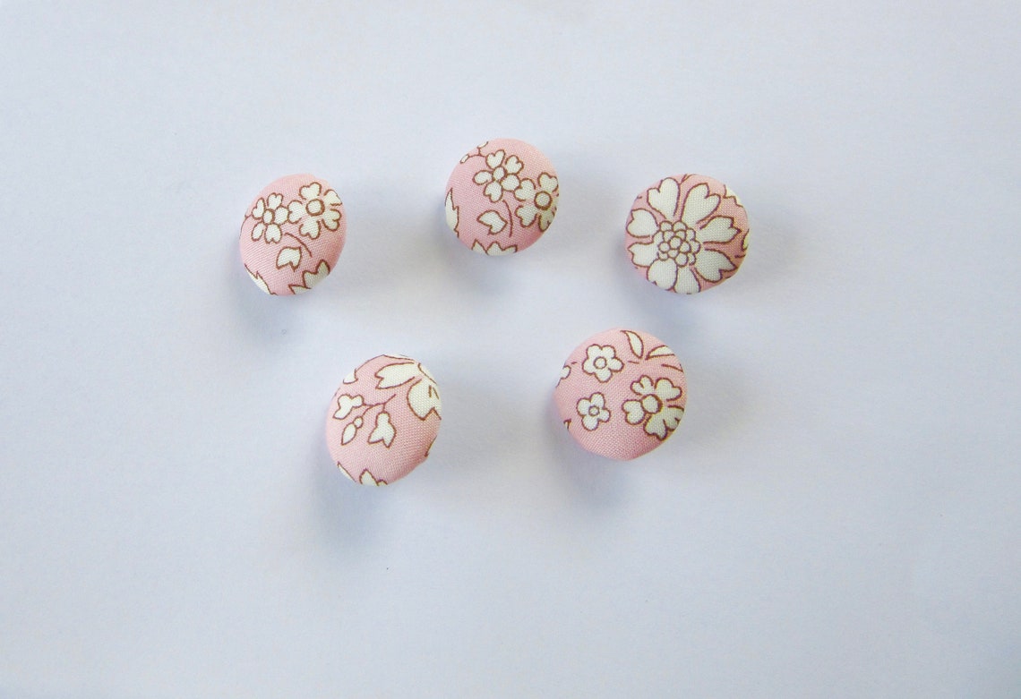 5 Buttons Covered With Liberty of London - Capel Pink Powder - Etsy