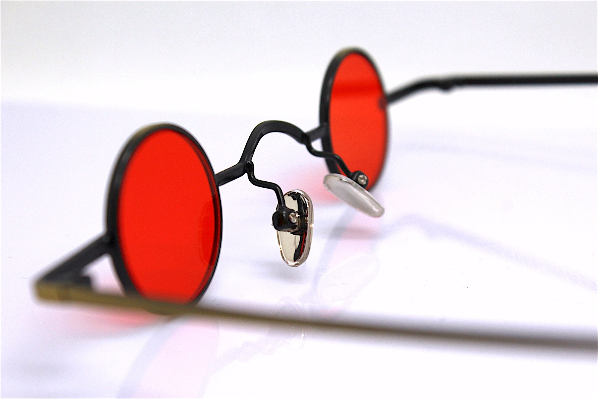Small Round Vampire sunglasses man woman bronze frame red lens ...