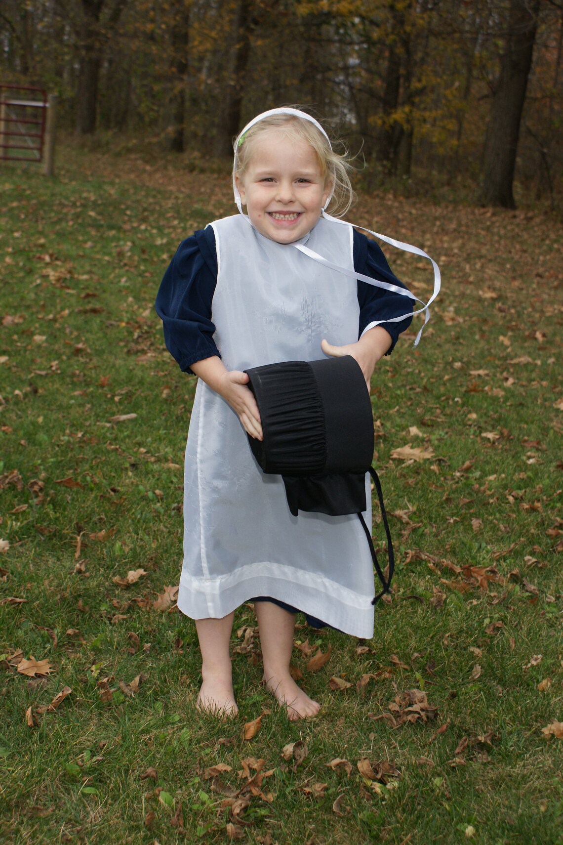 Amish Girl's Black Bonnet With Strings - Etsy Canada