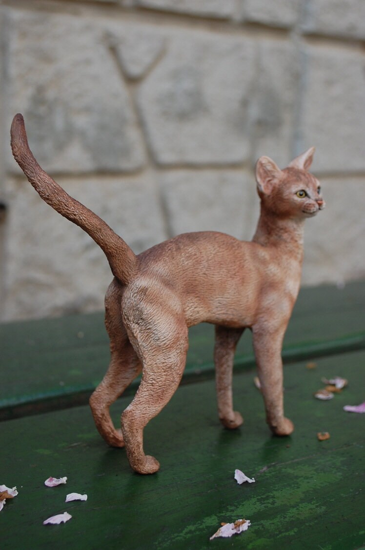 Abyssinian Cat FigurineShall we take a walk together | Etsy