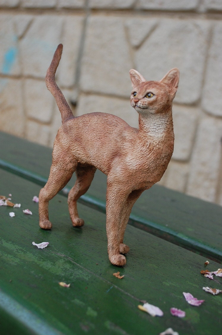 Abyssinian Cat FigurineShall we take a walk together | Etsy