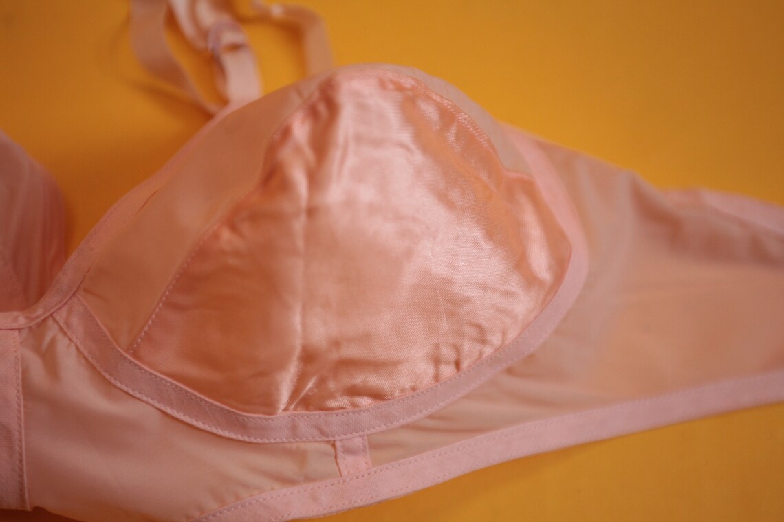 Vintage Bra 1930s/ 1940s Pink Satin Bra Lingerie Burlesque Approx UK 32 ...