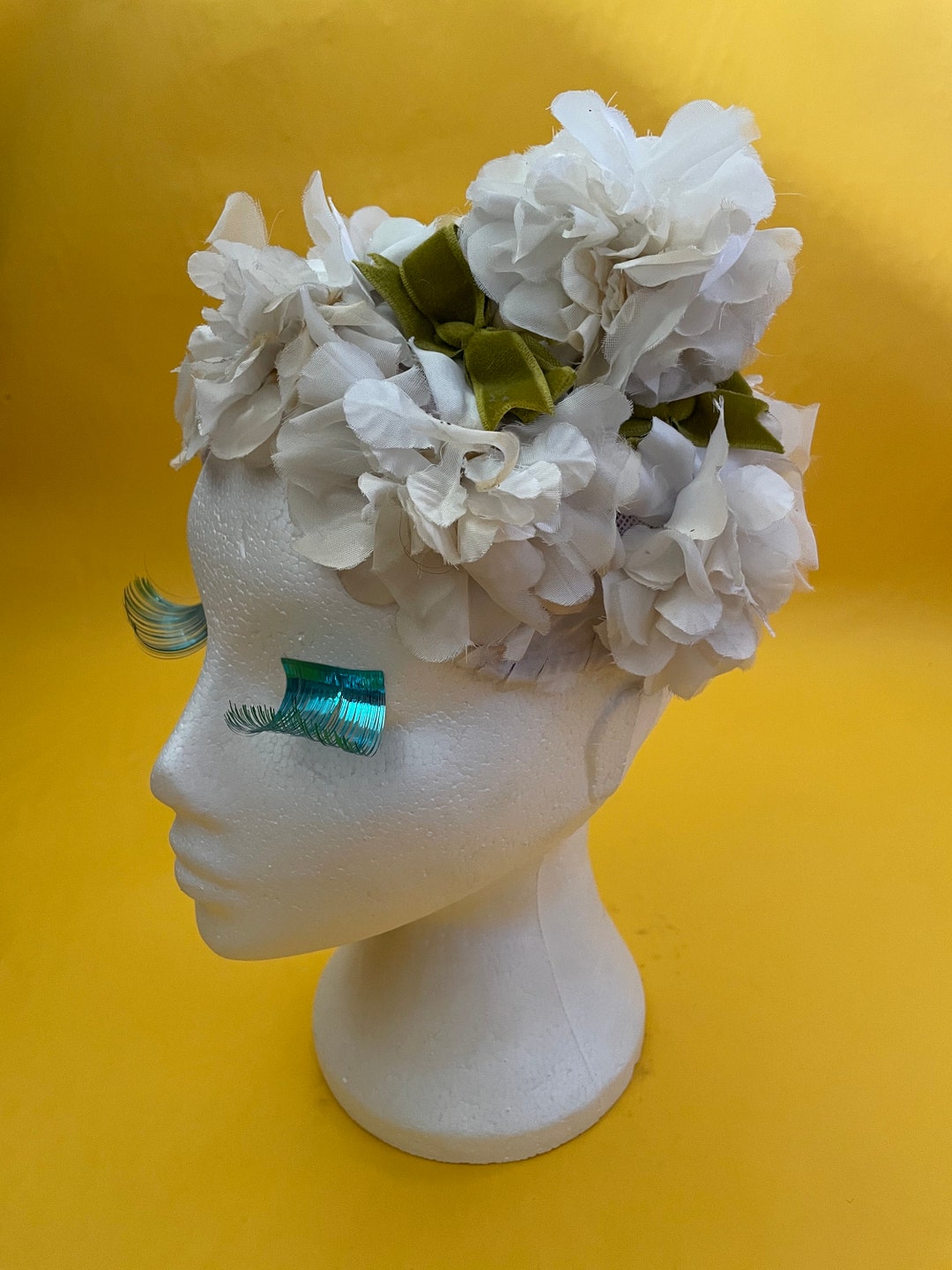Vintage Hat 1950s White & Cream Pixie Style Floral Petal With Green ...