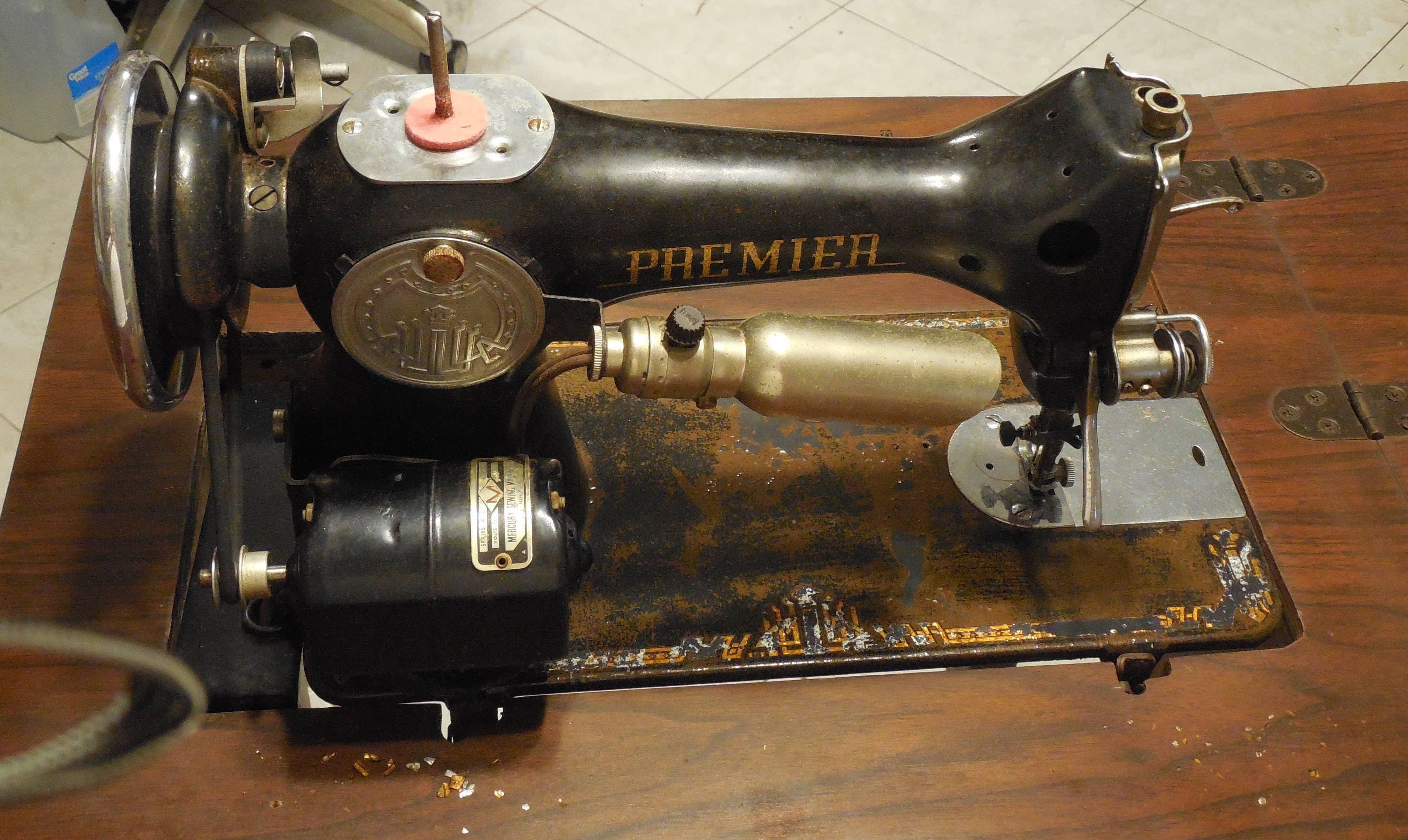 GUY GIFT Mercury Deluxe Sewing Machine Move Over Singer Rare Vintage ...