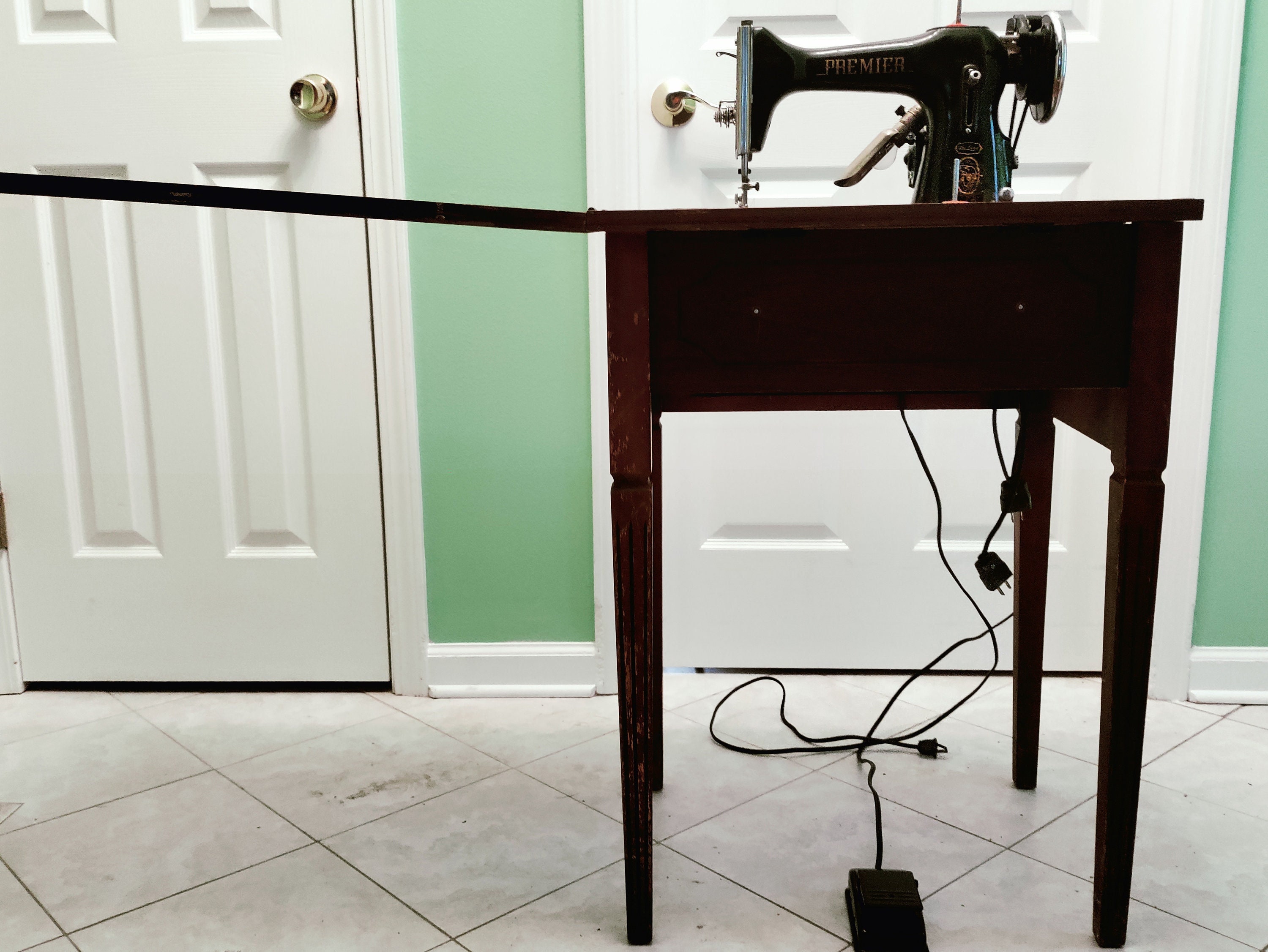 GUY GIFT Mercury Deluxe Sewing Machine Move Over Singer! Rare Vintage ...