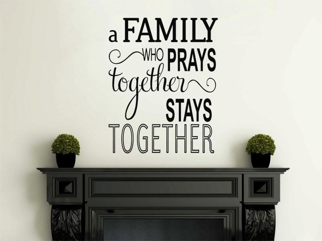 Religious Wall Quote ""the Family That Prays Together Stays Together ...