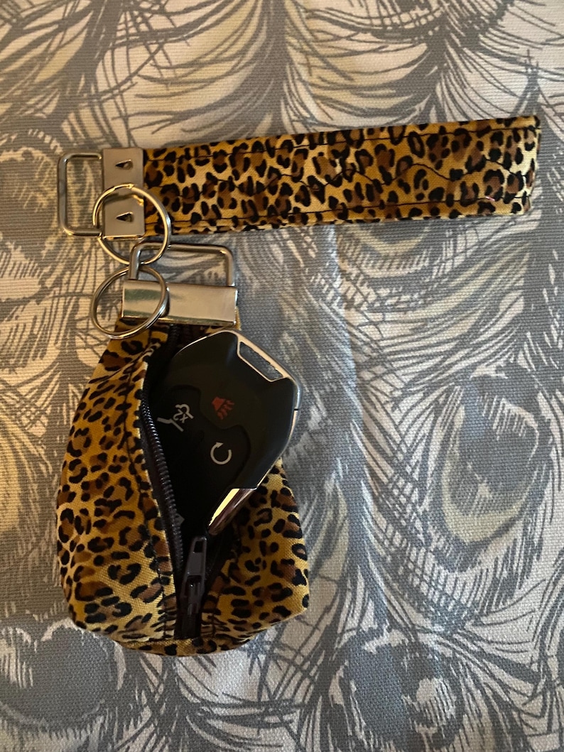 ITH Zipper Pouch/key Fob With a Little Machine Sewing, 5x7 Hoop - Etsy