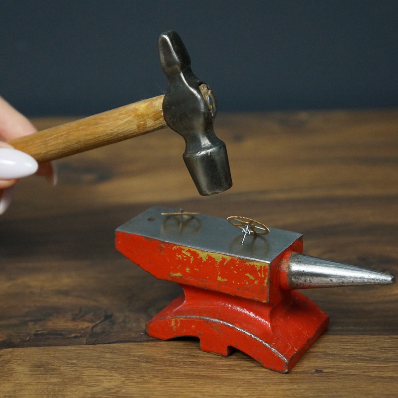 Antique Anvil - Etsy