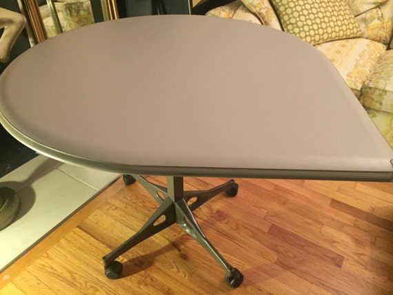 Office Furniture Herman Miller Relay Table Teardrop Corner Rolling ...