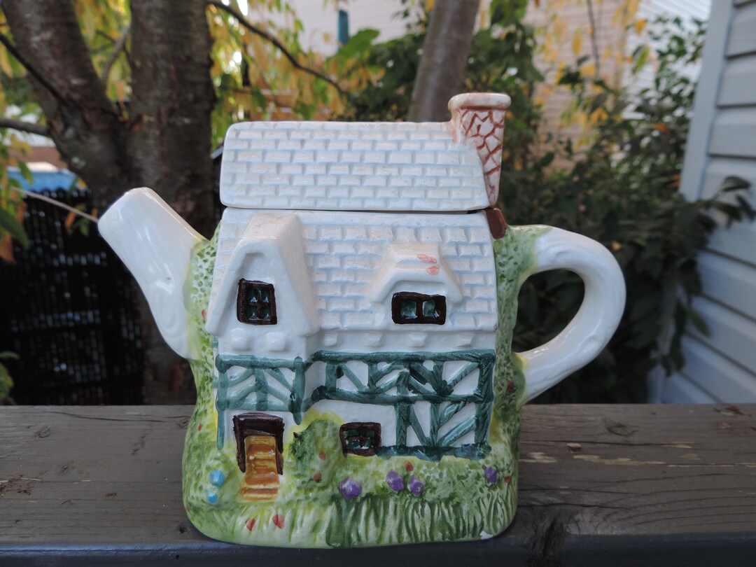 Small Decorative Teapot - English House - Etsy