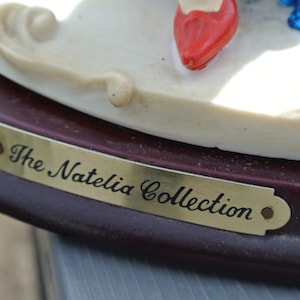 Figurine - Natelia Collection - Statue Woman With Parrots - Sculpture ...