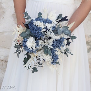 Bouquet SAINT-FLORENT Hydrangea and Eucalyptus Dusty Blue and White ...