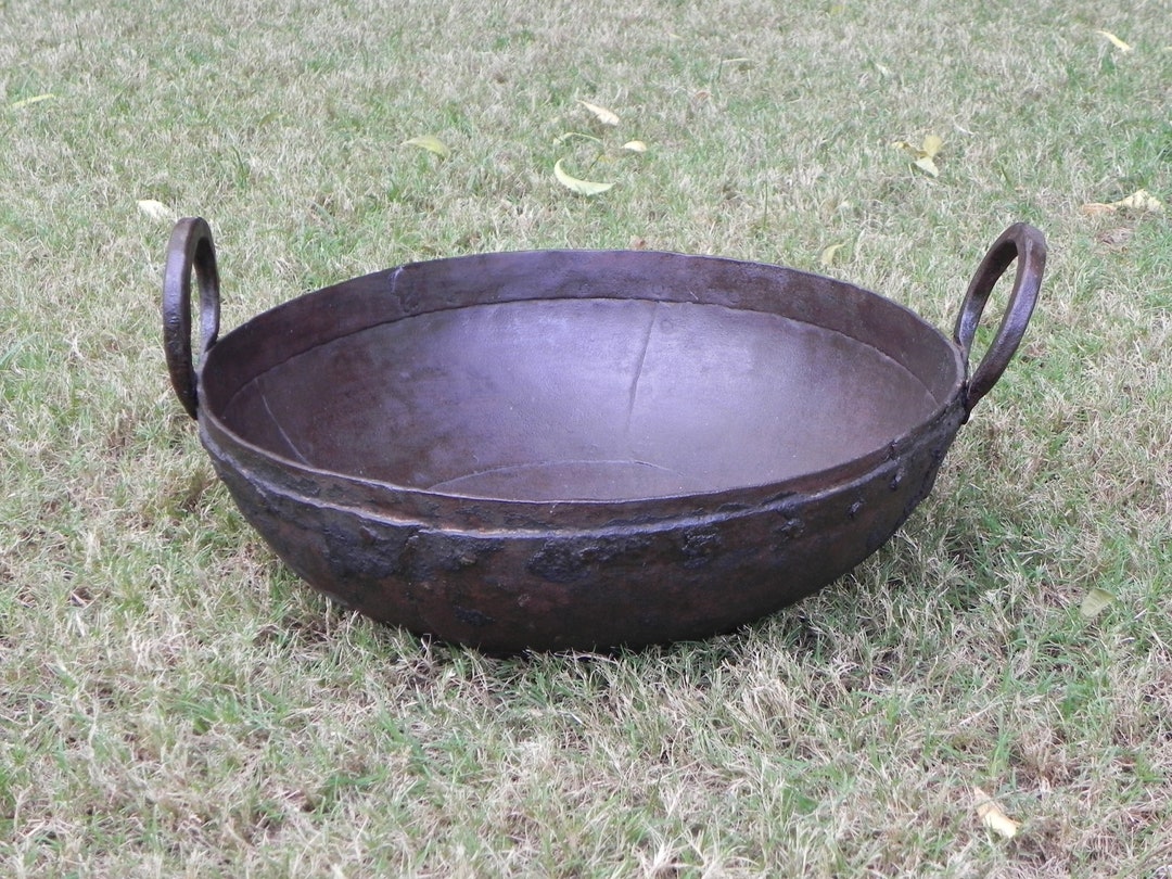 Traditional Vintage Indian Cast Iron Handmade Wok /cast Iron Kadhai ...