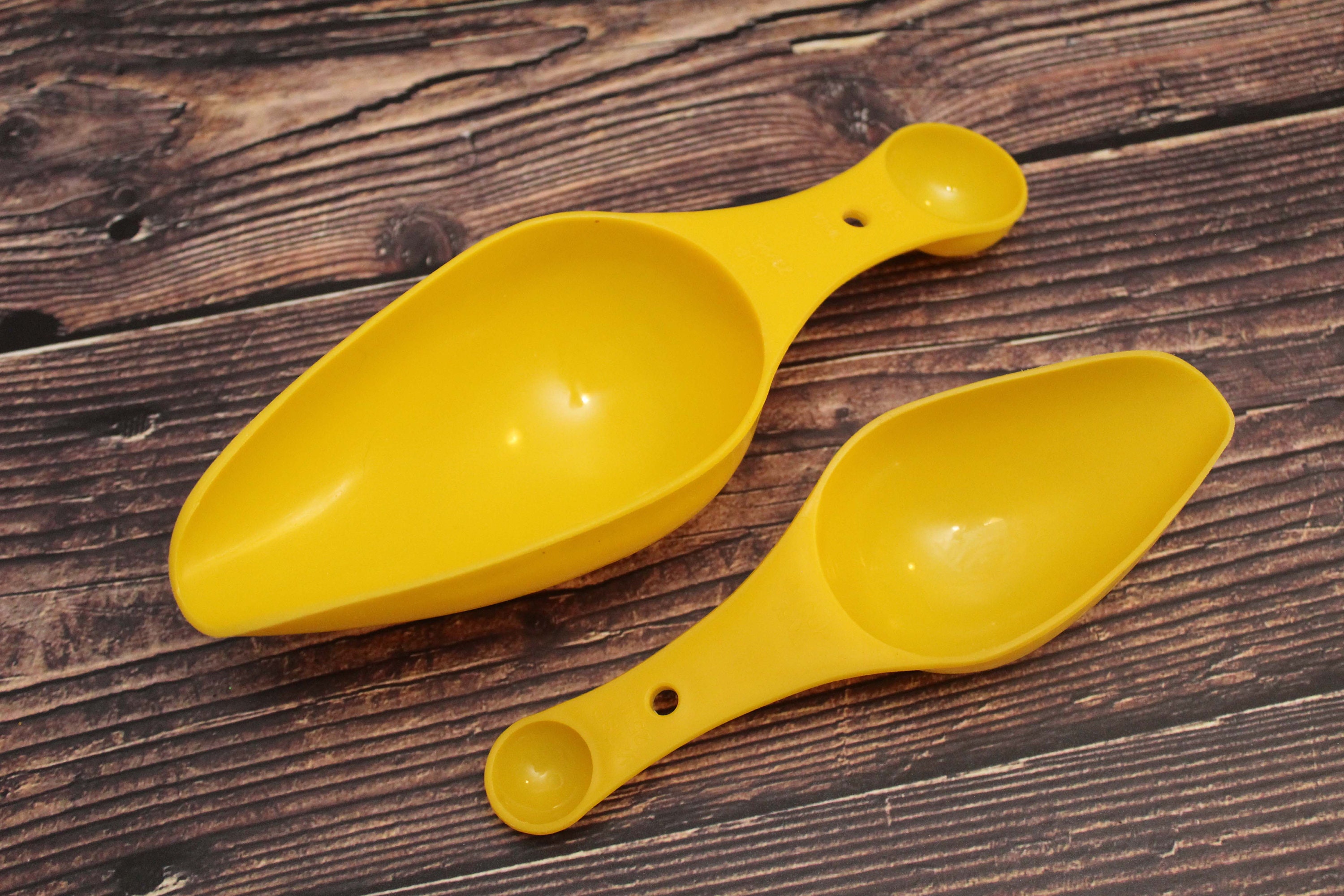 Vintage Yellow Measuring Scoops, Set of 2, Retro Kitchen - Etsy