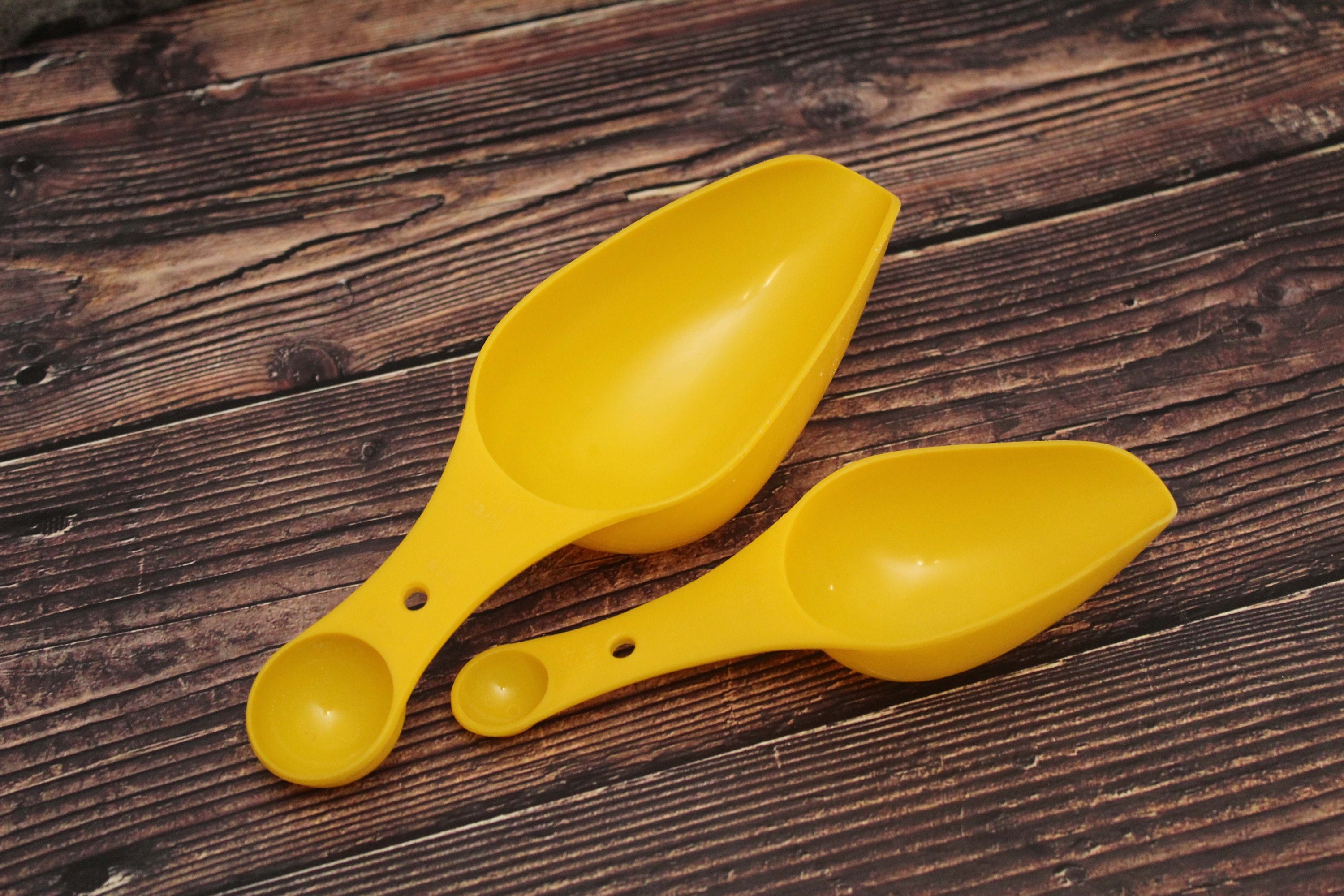 Vintage Yellow Measuring Scoops, Set of 2, Retro Kitchen - Etsy