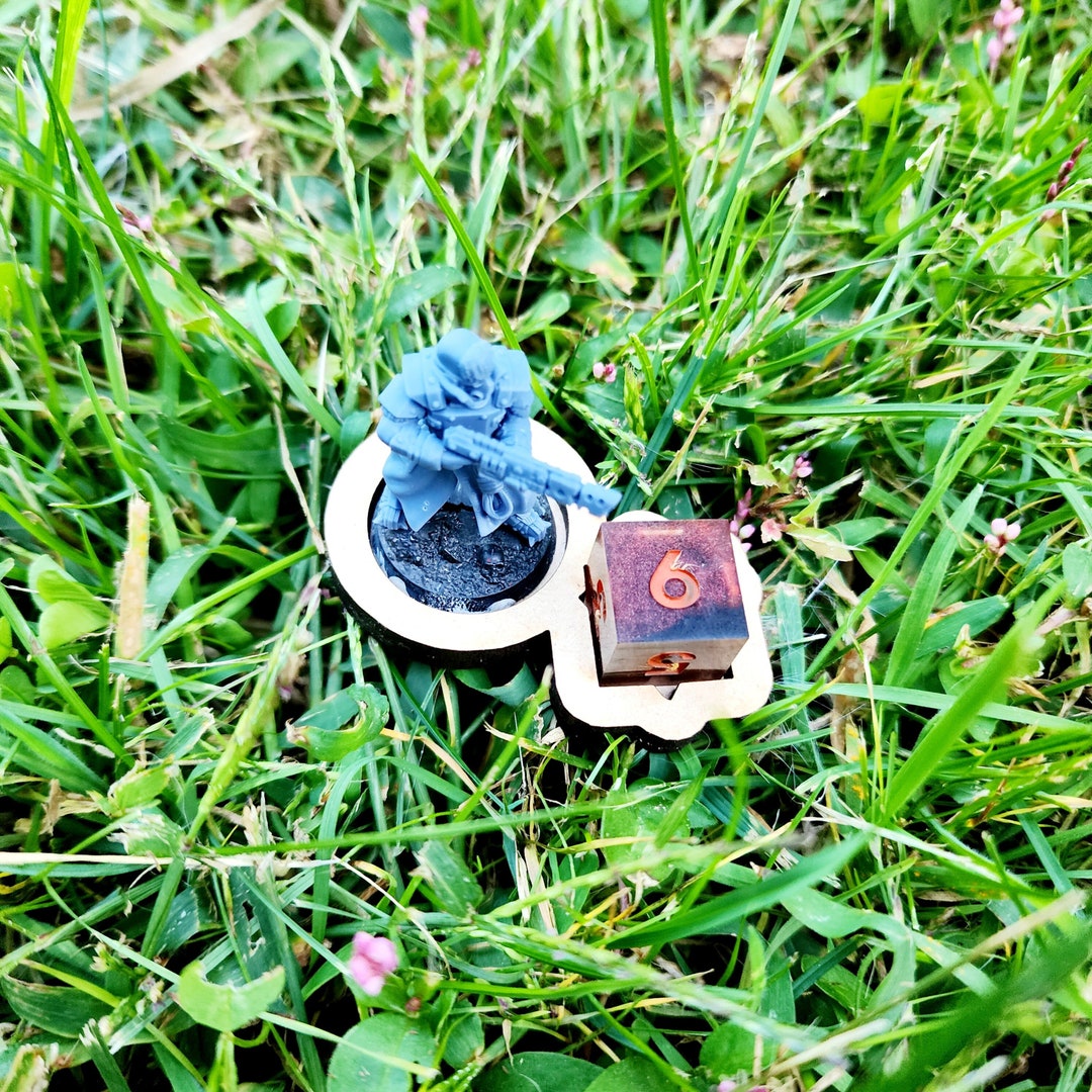 Tabletop Miniature Stand With Dice Holder, War Miniatures, War Gaming ...