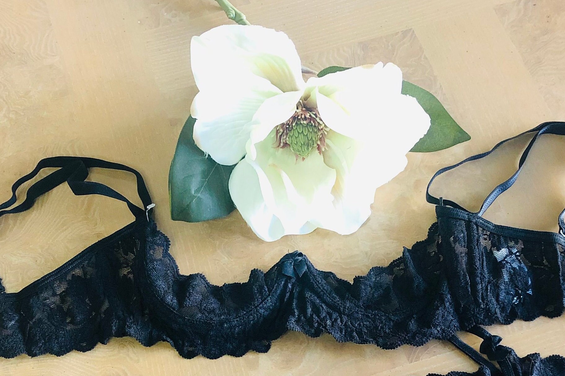 Sexy Shelf Bra With Garter Belt And Thong 3 Pcs Color Black Or White