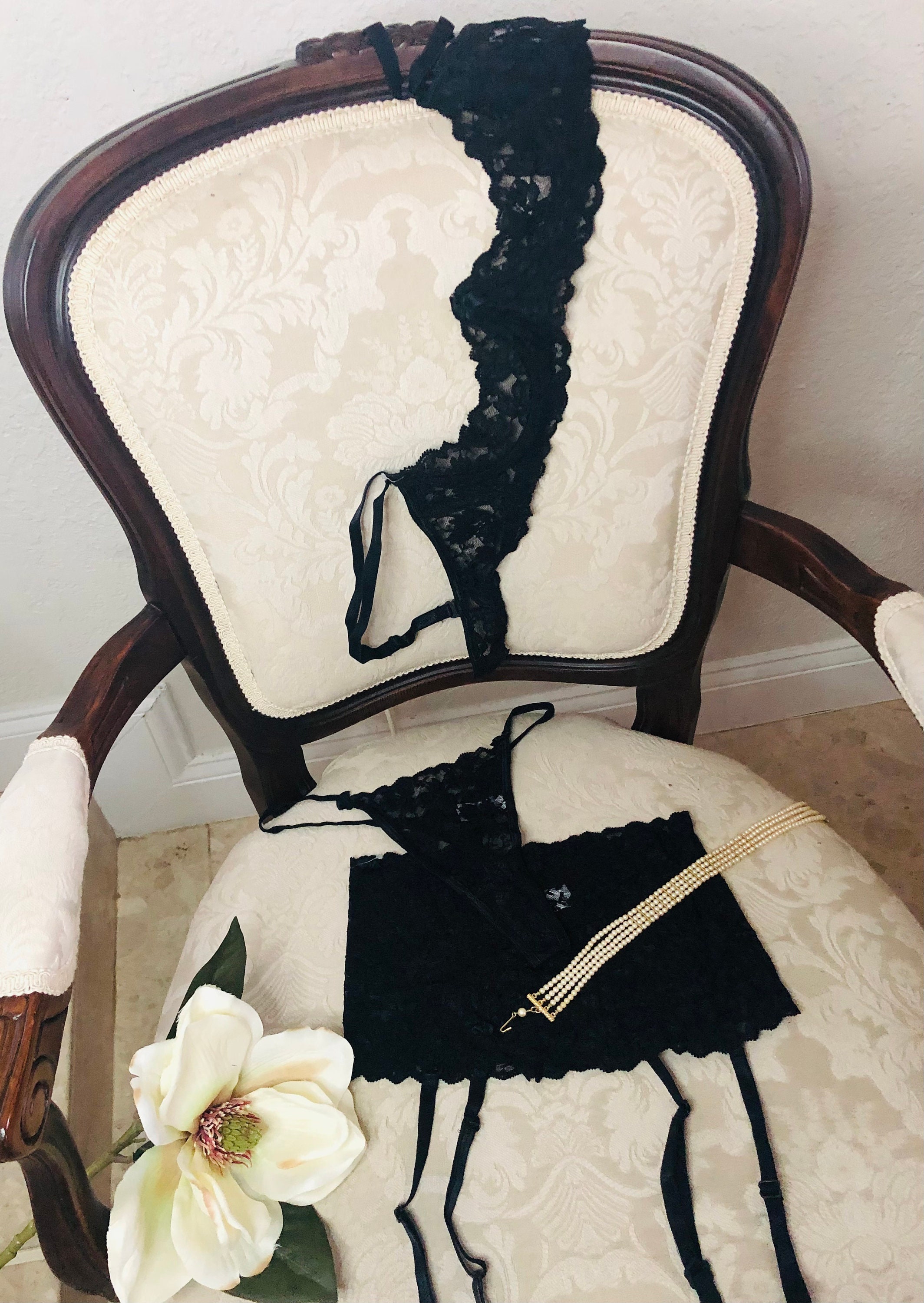 Sexy Shelf Bra With Garter Belt And Thong 3 Pcs Color Black Or White