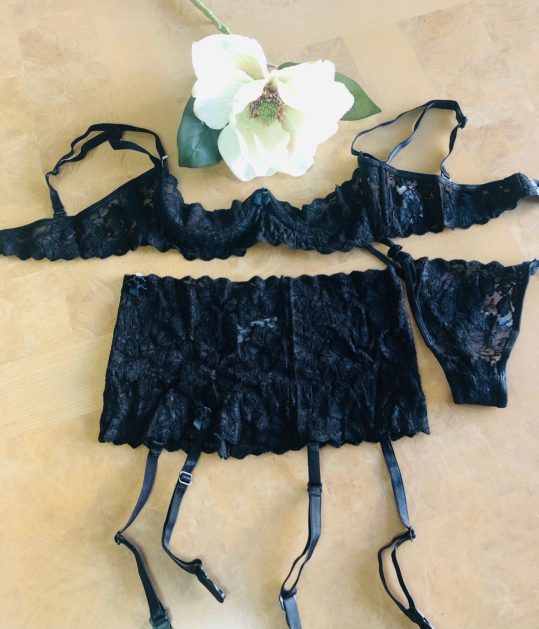 Sexy Shelf Bra With Garter Belt And Thong 3 Pcs Color Black Or White