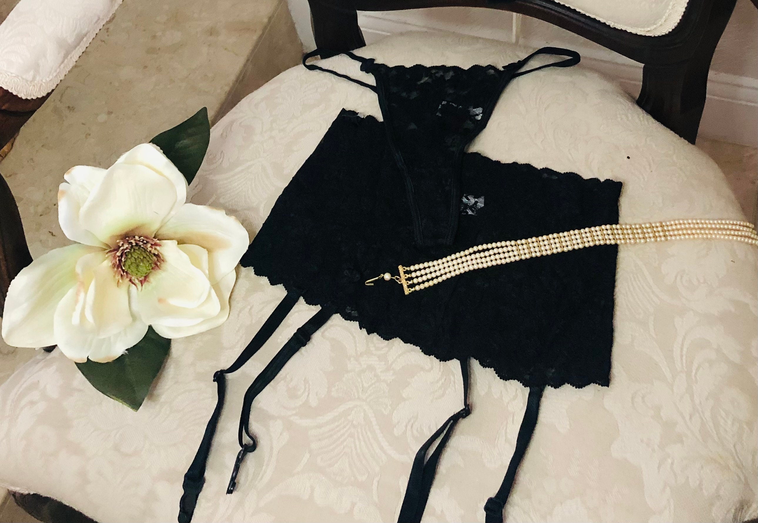 Sexy Shelf Bra With Garter Belt And Thong 3 Pcs Color Black Or White