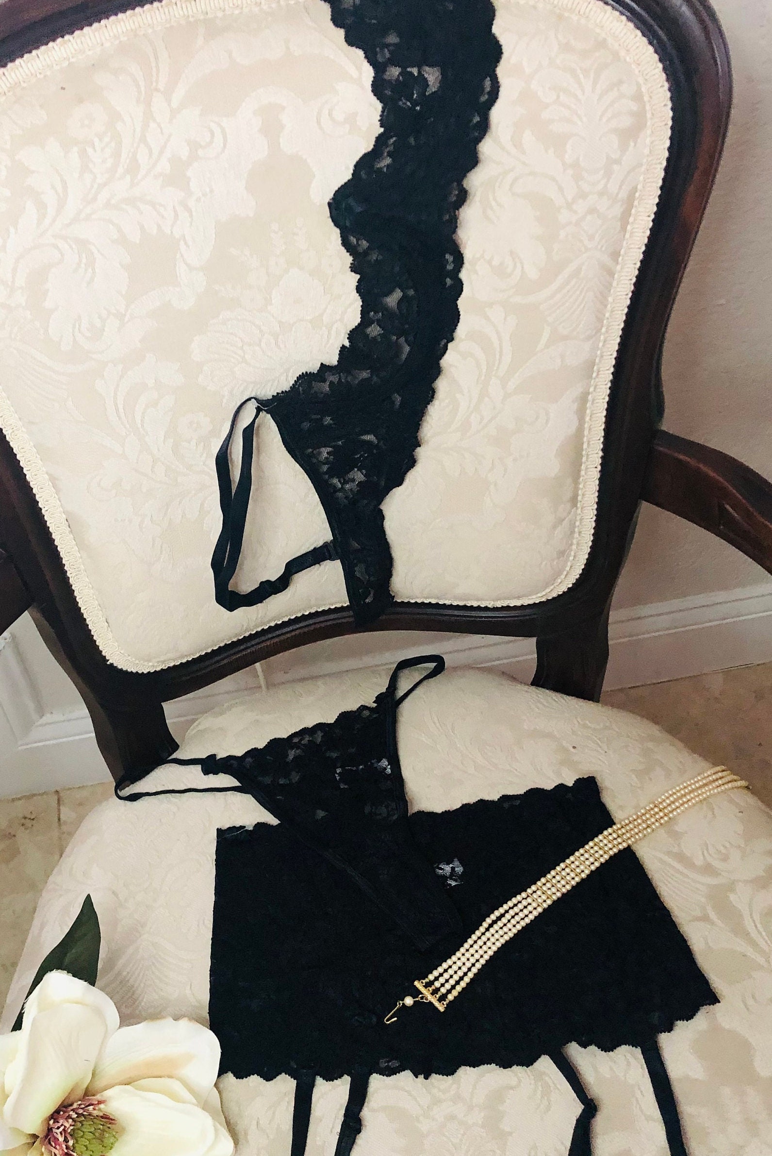 Sexy Shelf Bra With Garter Belt And Thong 3 Pcs Color Black Or White