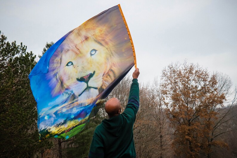 King of Glory Worship Flag Prophetic Art Lion Flag - Etsy