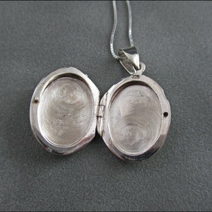 London -beautiful Oval Locket With Small Rim in Genuine 925 Sterling ...
