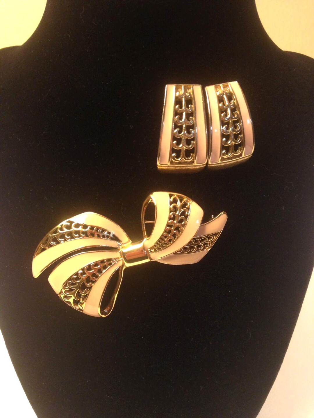 Vintage Trifari Set-bow Brooch and Earrings Set, Gold Tone With Soft ...