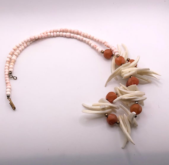 Vintage pink and white beaded shell statement necklace - Gem