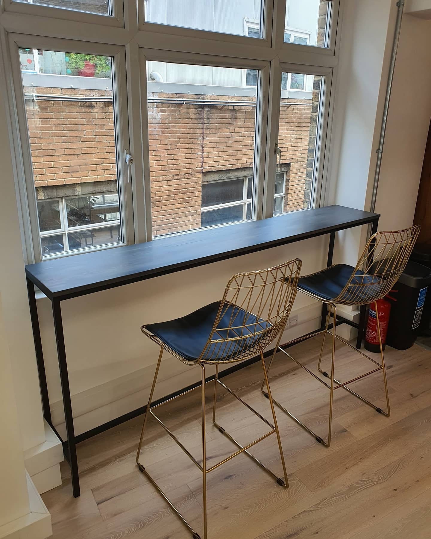 Industrial Style Breakfast Bar / Industrial Style Breakfast Counter ...