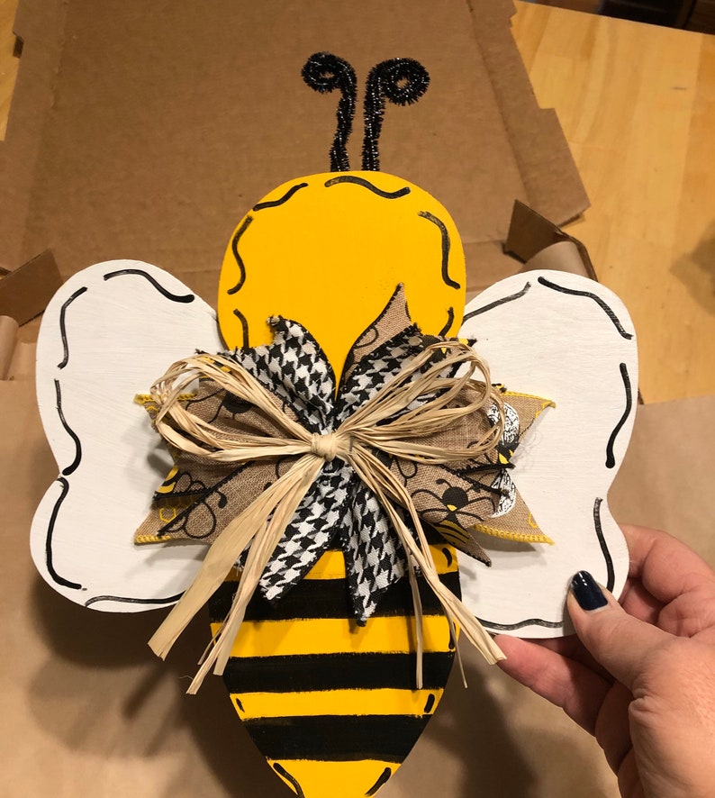 Hand Crafted Bee Wreath Sign - Etsy