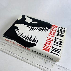 Lost World by Michael Crichton. FIRST Trade EDITION Vintage Book Circa 1995. Sequel to Jurassic ...