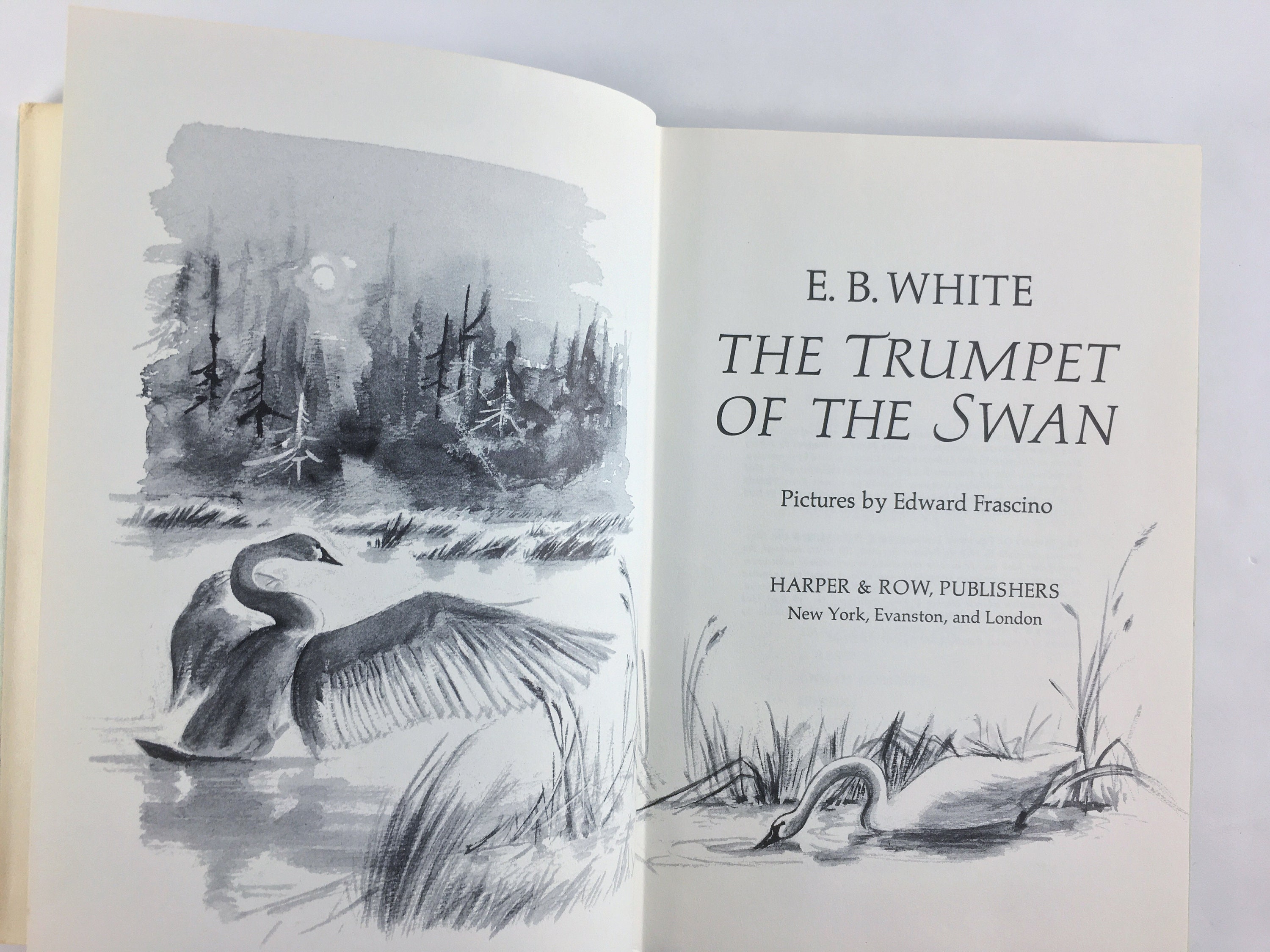 Trumpet of the Swan by EB White EARLY EDITION vintage book | Etsy