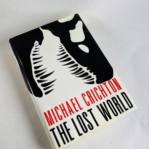 Lost World by Michael Crichton. FIRST Trade EDITION Vintage Book Circa 1995. Sequel to Jurassic ...