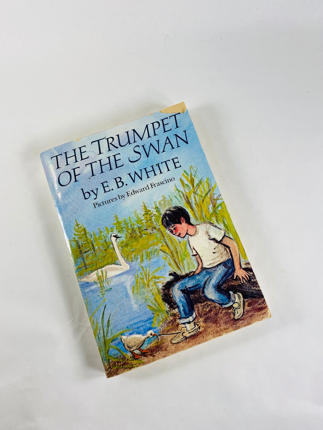 Trumpet of the Swan by EB White Vintage Paperback Book Illustrated by ...