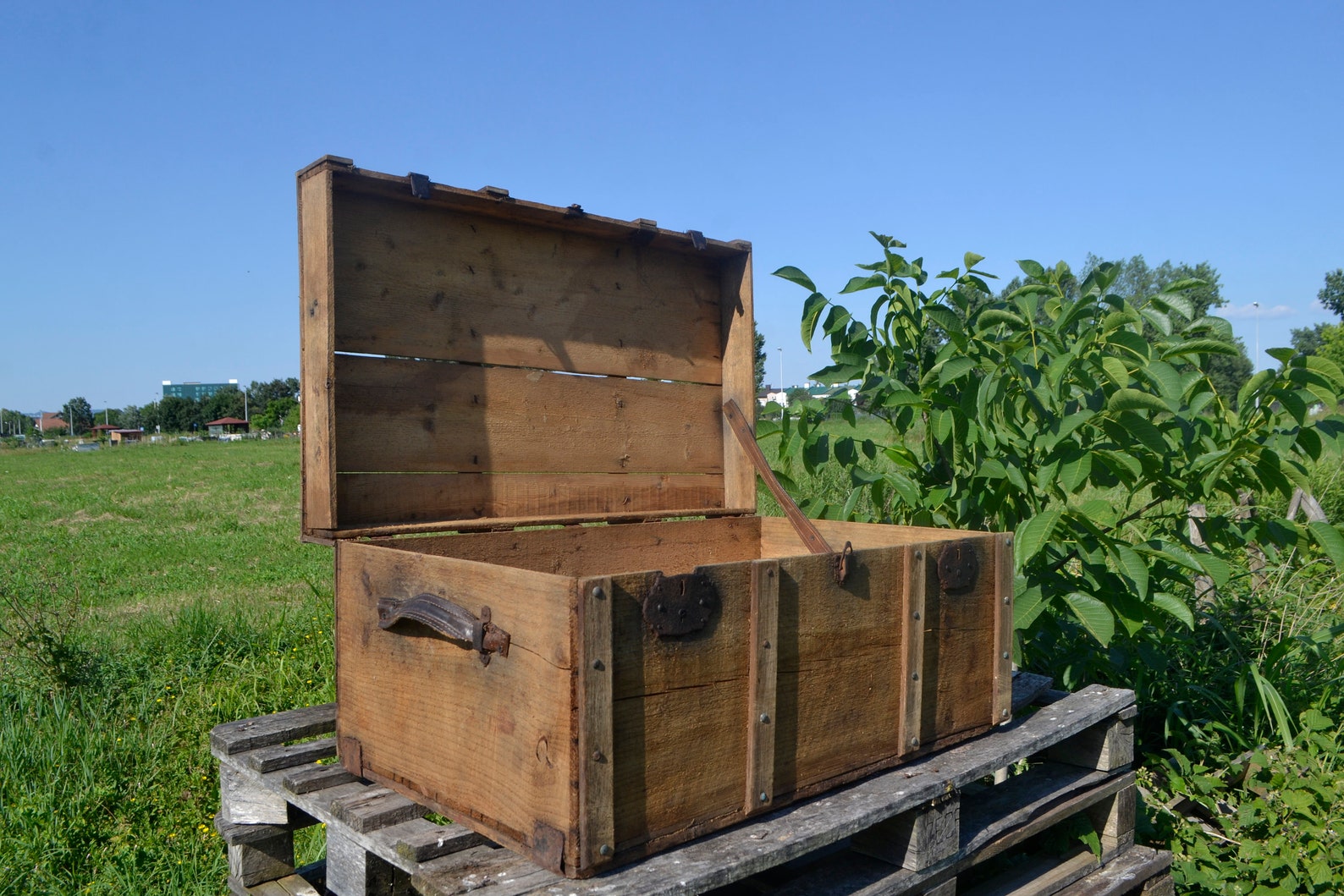 Large Wooden Trunk: 79 X 49 X 38 Cm 1960s Vintage Wooden - Etsy