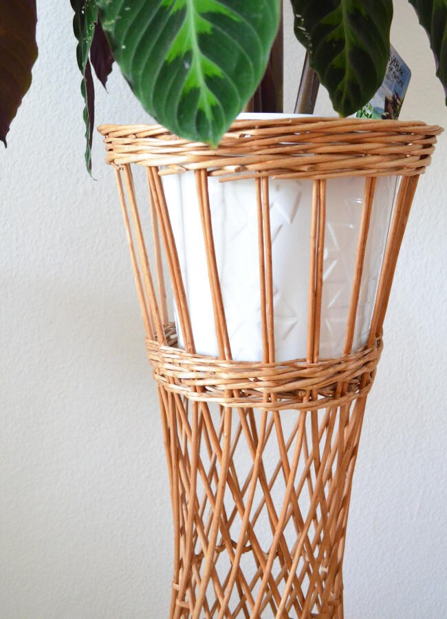 High Rattan Plant Stand Stand 70s Wicker boho Vintage home decor