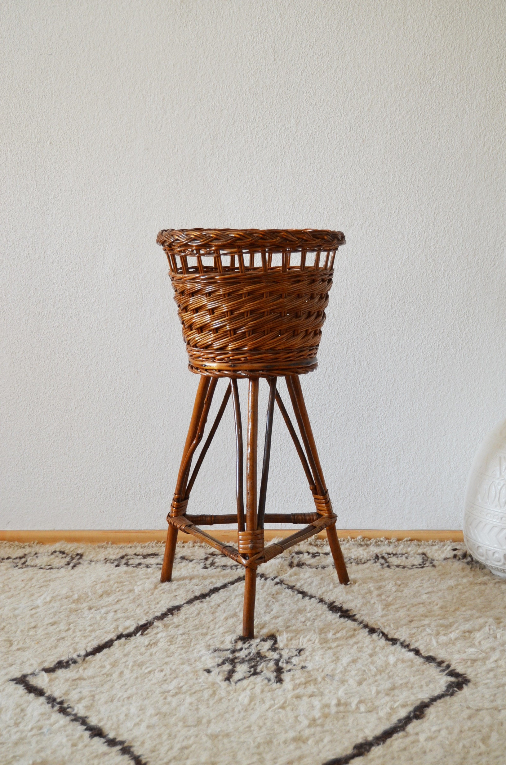 Vintage plant stand rattan boho flower stand Plant stand wicker 1970