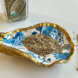 Natural Oyster Salt and Pepper Set Blue China Oyster Spices Plate ...