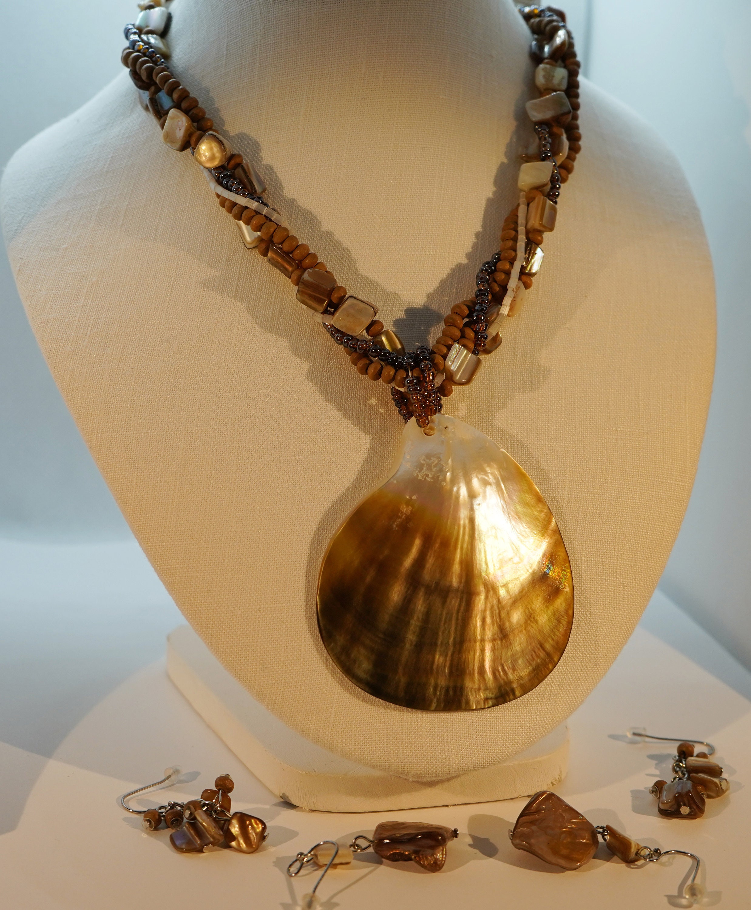 Retro Large Shell Pendant Necklace with Two Pairs of Matching | Etsy