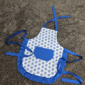 Youth Apron. Girl's Apron. Royal Blue and White Pattern on Main. Blue ...