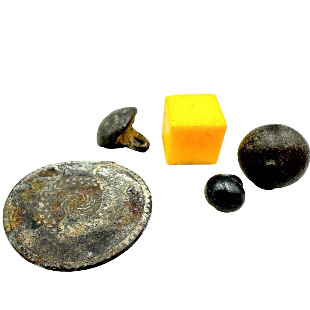 Rare Tudor/medieval Buttons Mudlarking Find, London Thames Foreshore ...