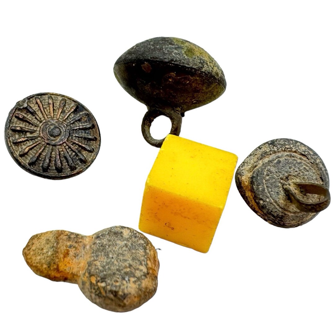 Rare Tudor/medieval Buttons Mudlarking Find, London Thames Foreshore ...